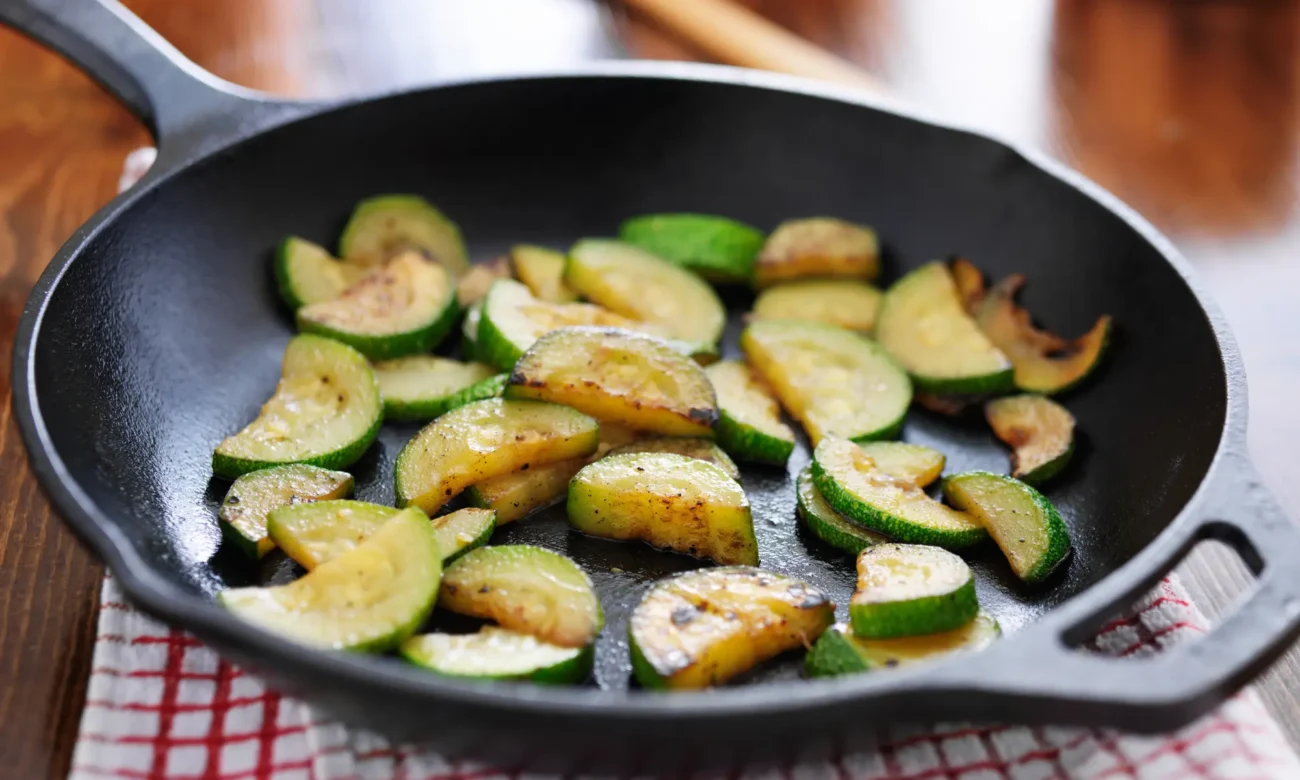 Comment cuisiner des courgettes à la poêle ? - Fraimenbon